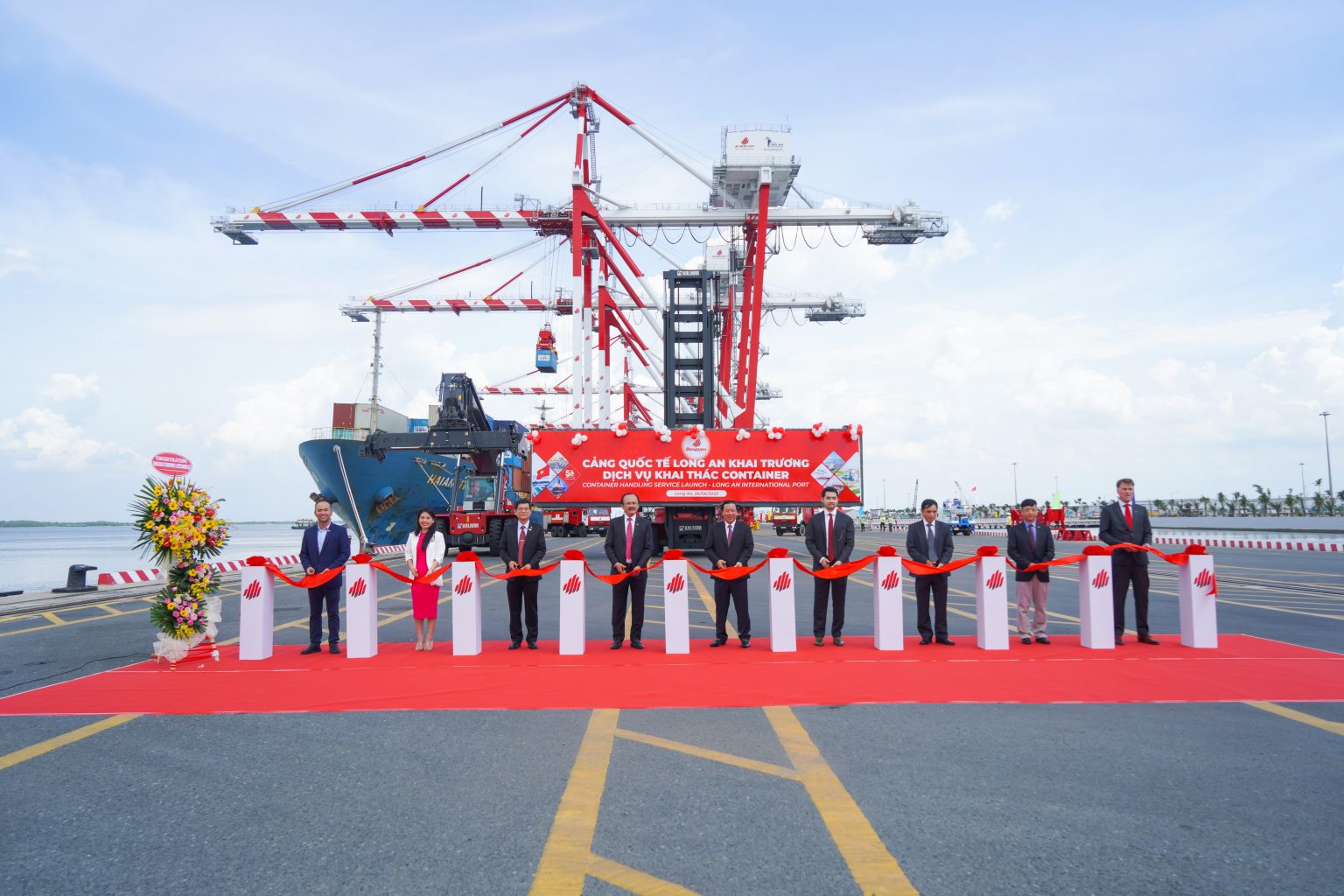 LONG AN INTERNATIONAL PORT CONNECTS 7 BERTHS, OFFICIALLY LAUNCHES ...