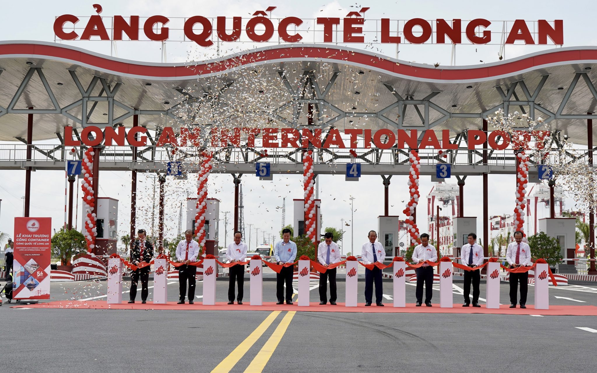 LONG AN INTERNATIONAL PORT CONNECTS 7 BERTHS, OFFICIALLY LAUNCHES ...